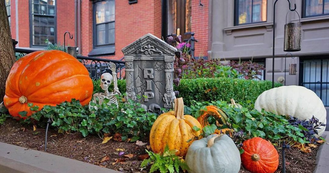 The 12 Best Neighborhoods in Boston to See Halloween Decorations - Joyraft