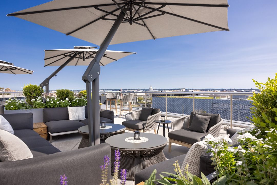 Summit | Rooftop Bar in Downtown - Joyraft