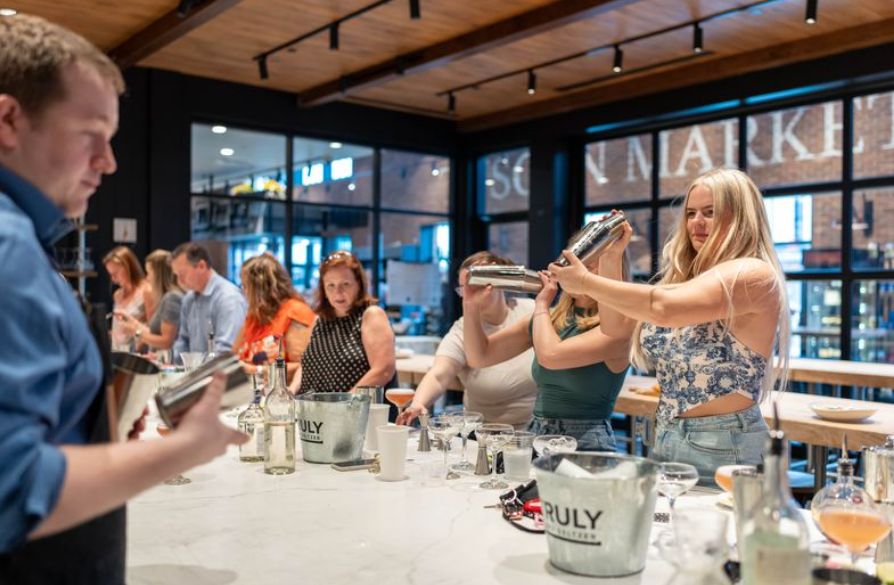 Seasonal Cocktail Workshop w/ Mixologist Kate 8.5 630pm [08/05/25]